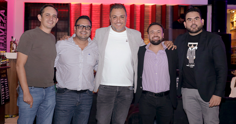 Gran inauguración de Korchos Licorería - CHARMLIFECHARMLIFE